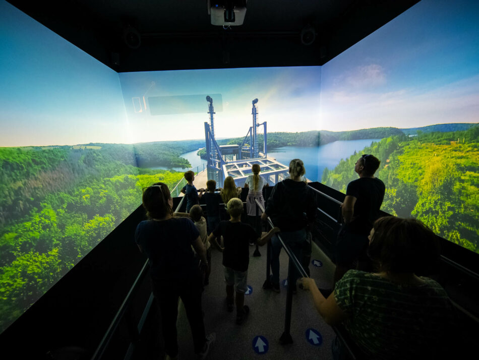 Explorer 5D - stand-up motion theater